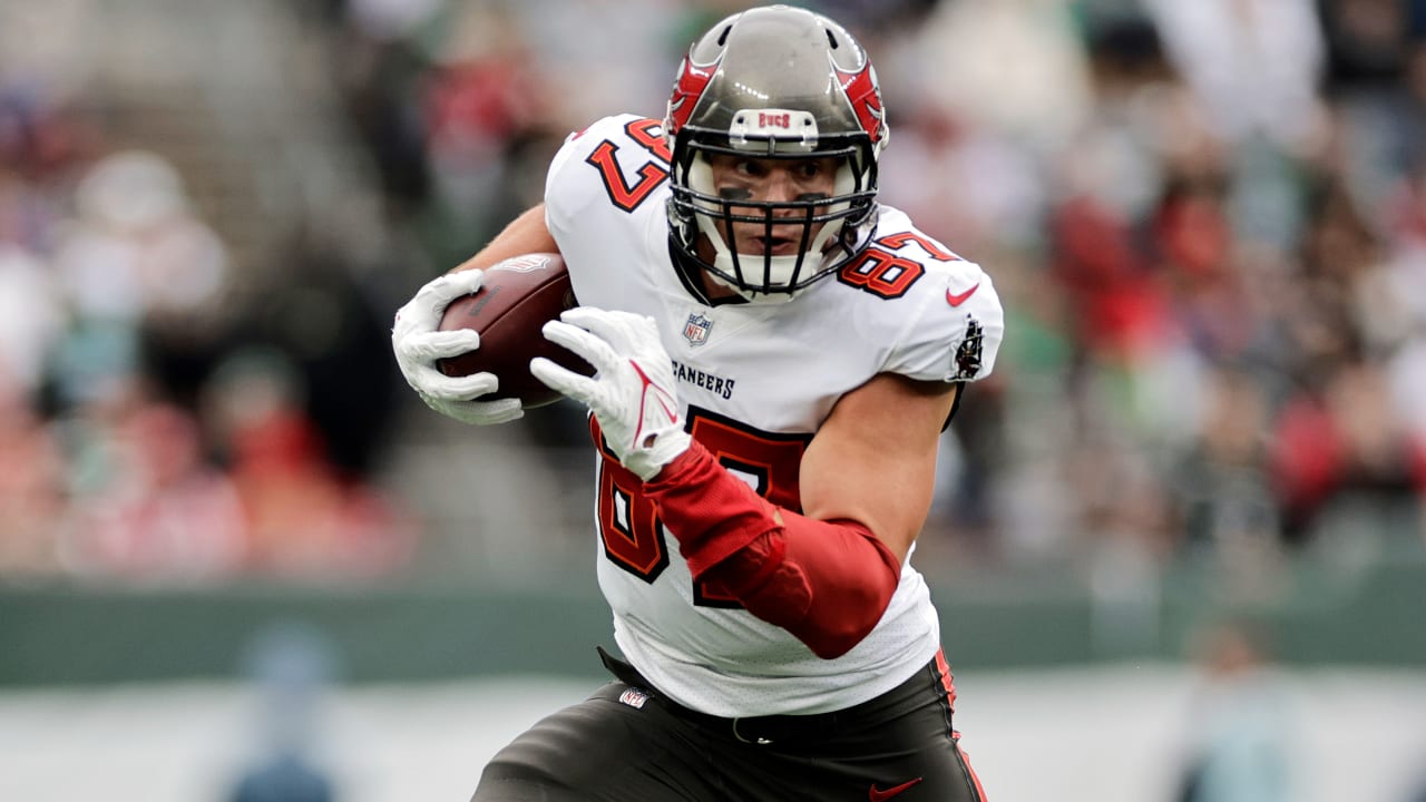 Tampa Bay Buccaneers tight end Rob Gronkowski gets separation on third ...
