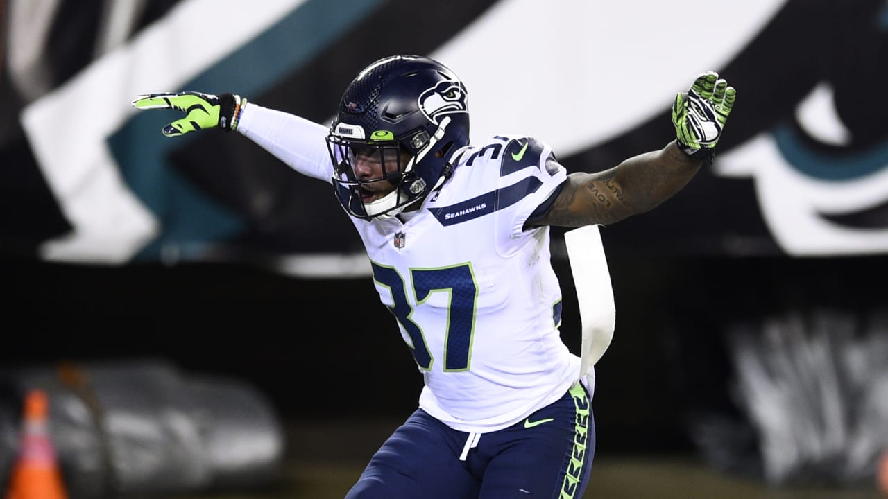 Seattle Seahawks cornerback Quandre Diggs turns bobbled pass into ...