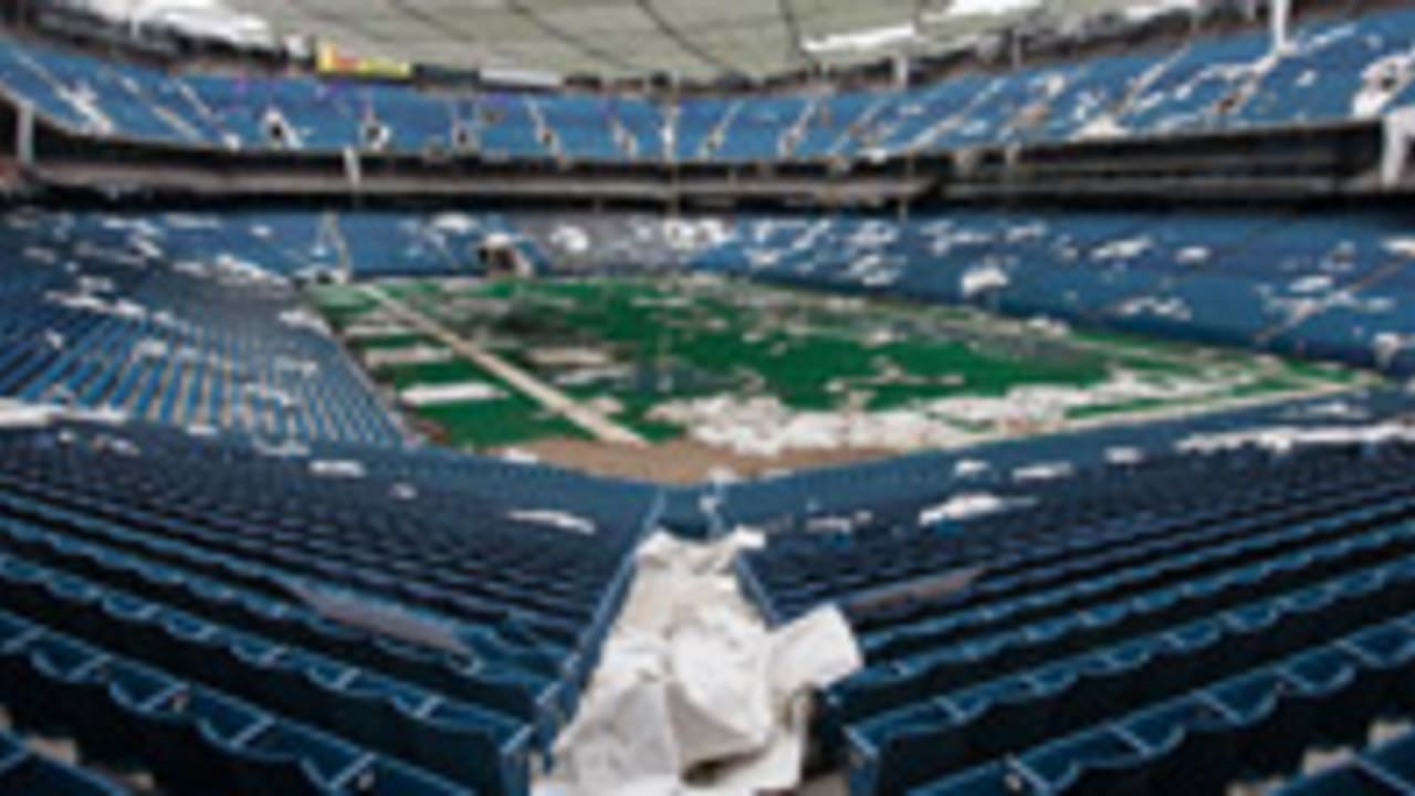 Pontiac Silverdome sits in tatters