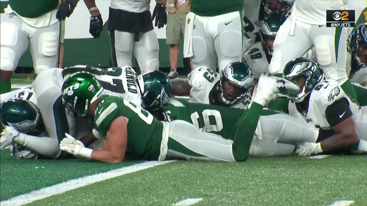 New York Jets running back Josh Adams muscles through Eagles, stretches ...