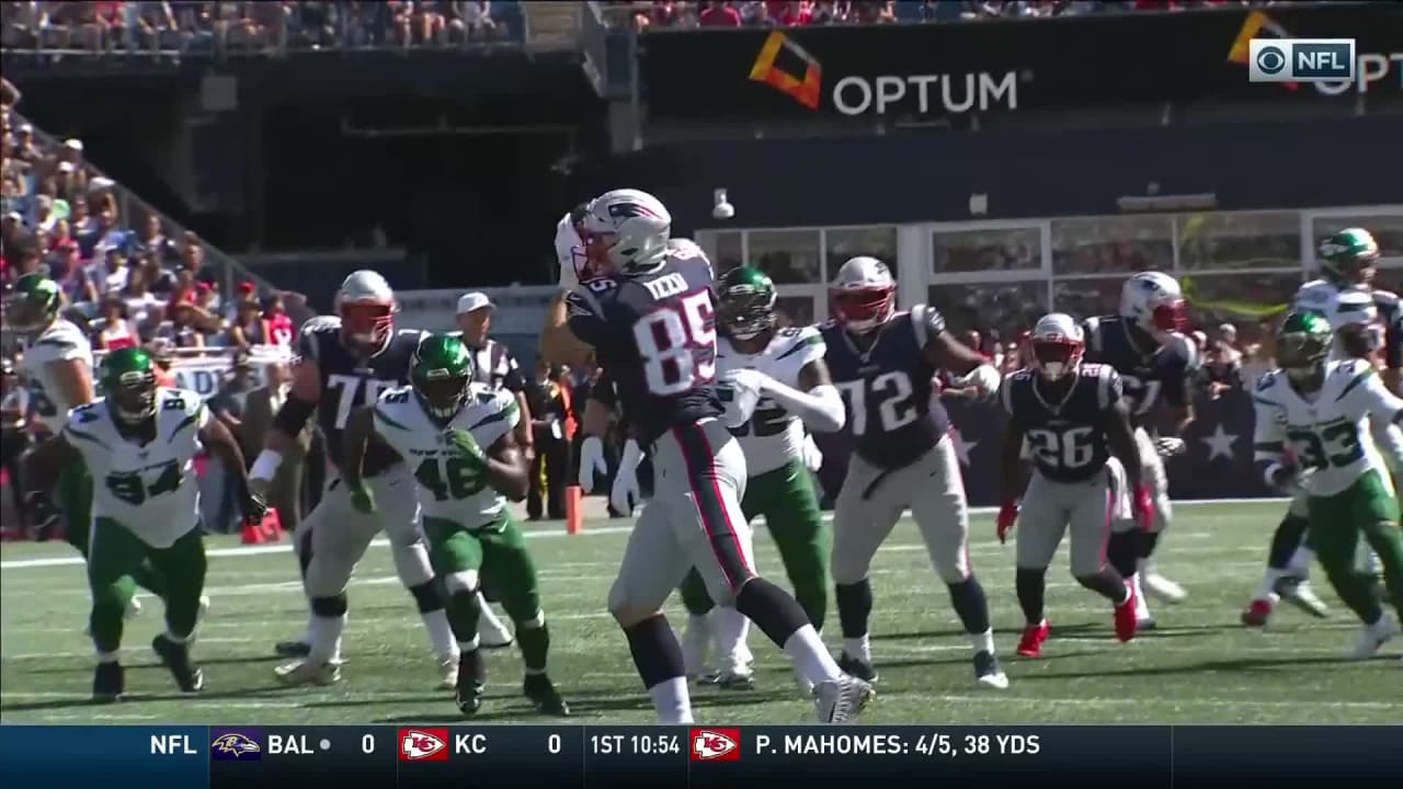 Ryan Izzo sells play-fake for sneaky 41-yard catch and run