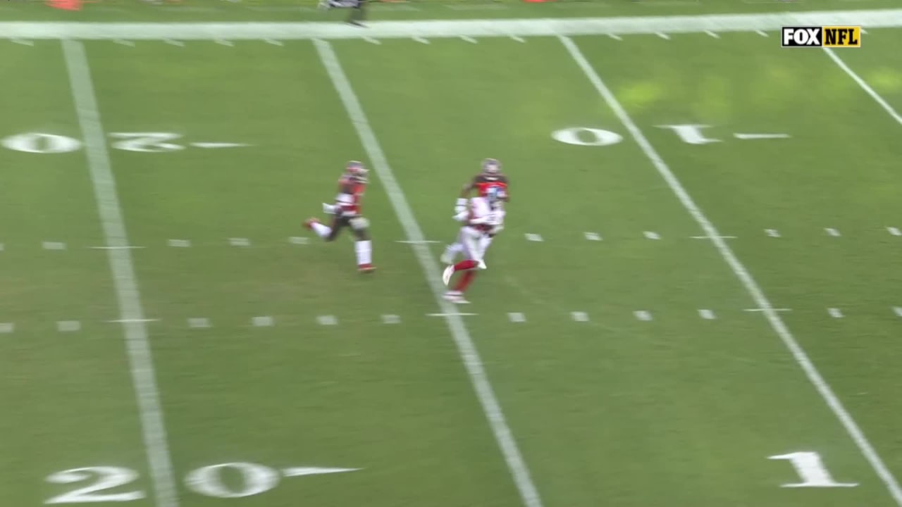Danny Dimes! Jones evades the rush to deliver downfield strike to Slayton