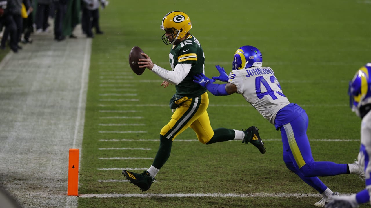 Green Bay Packers quarterback Aaron Rodgers' pump fake sends Rams ...