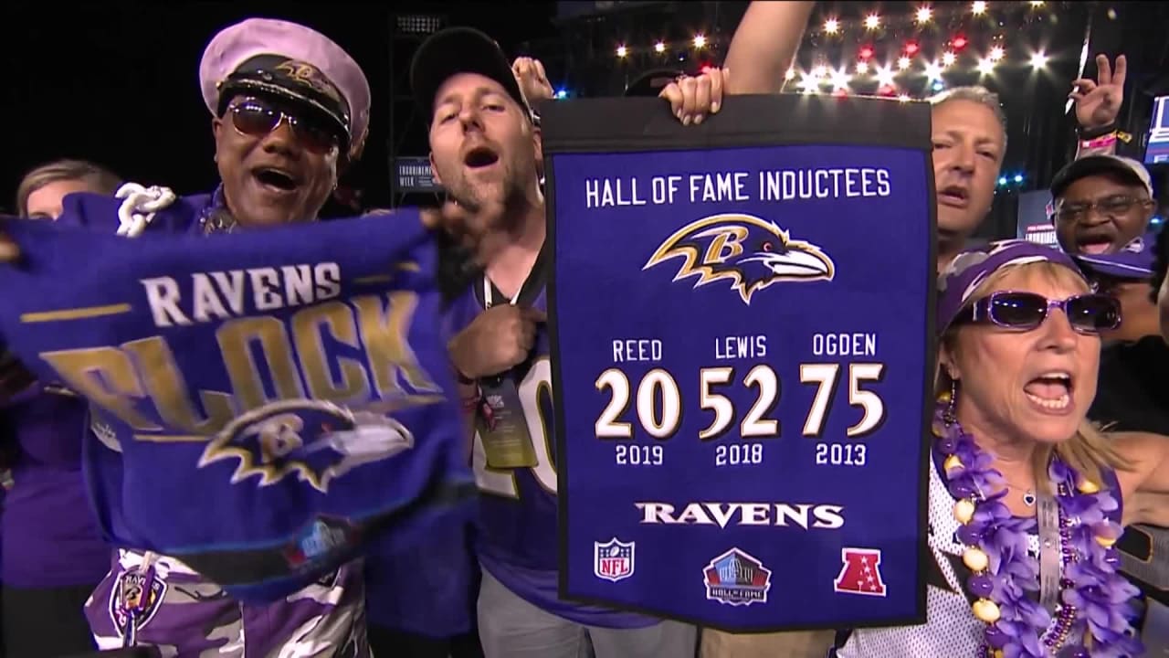 Hall of Fame safety Ed Reed puts cigar in his mouth before start of HOF ...