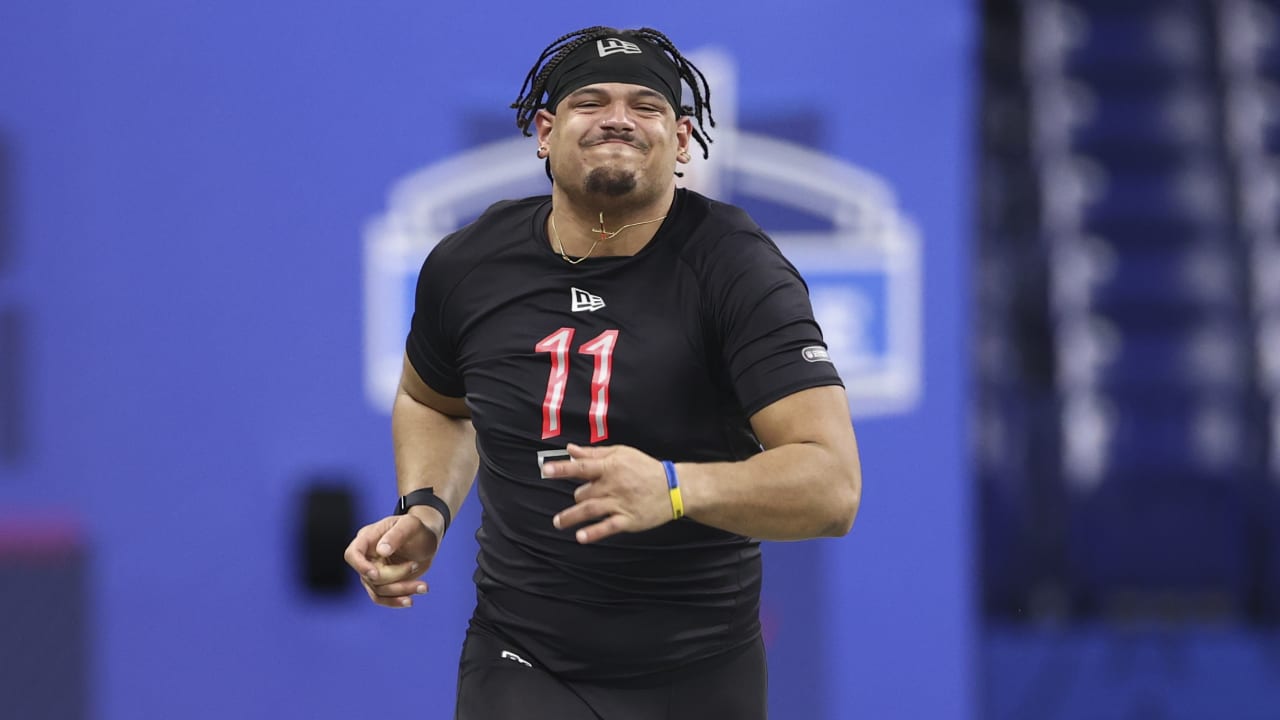 Defensive lineman Logan Hall runs official 4.88-second 40-yard dash at ...