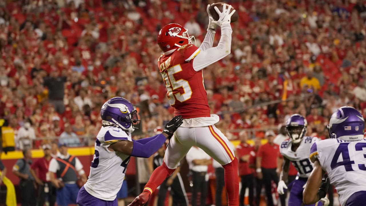 Kansas City Chiefs wide receiver Marcus Kemp elevates between two ...