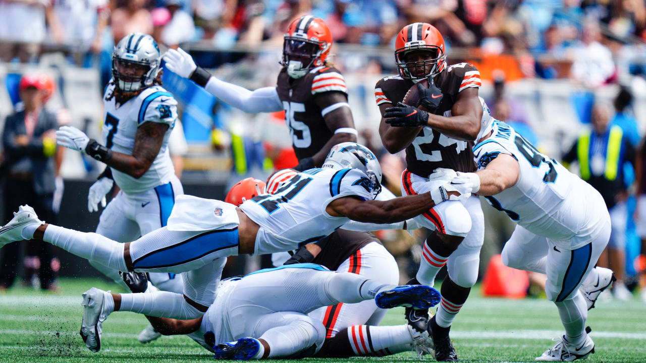 Cleveland Browns running back Nick Chubb follows convoy of blockers for ...