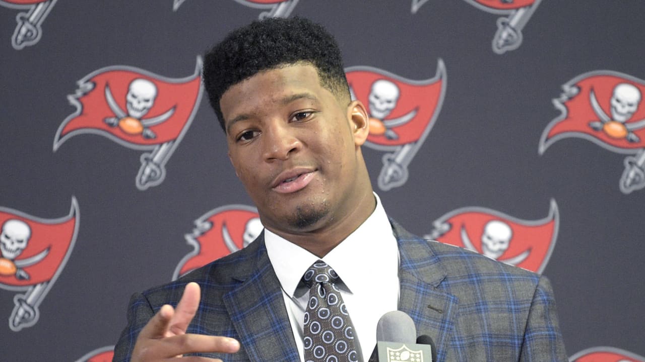 Jameis Winston wins Pepsi Rookie of the Year award