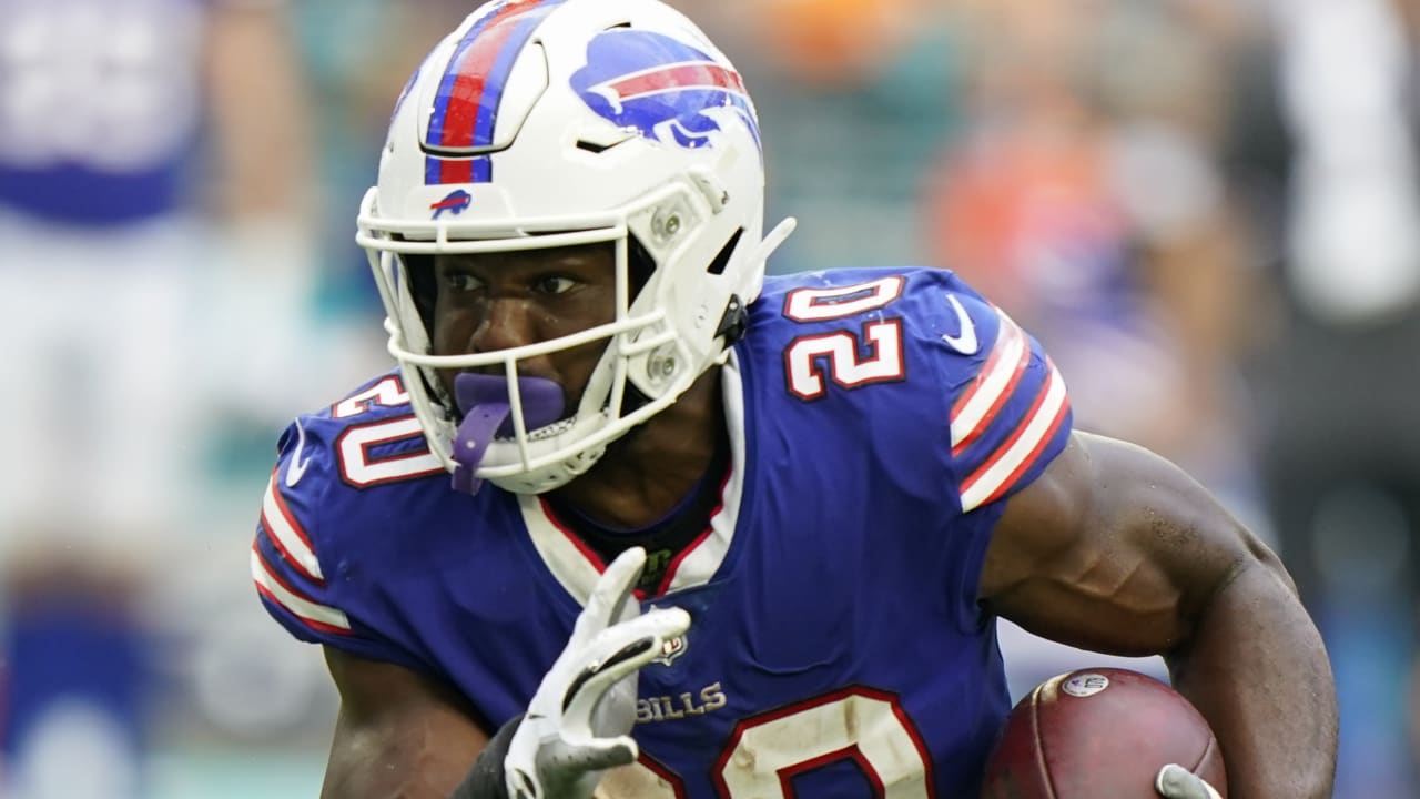 Buffalo Bills running back Zack Moss withstands goal-line collision for ...