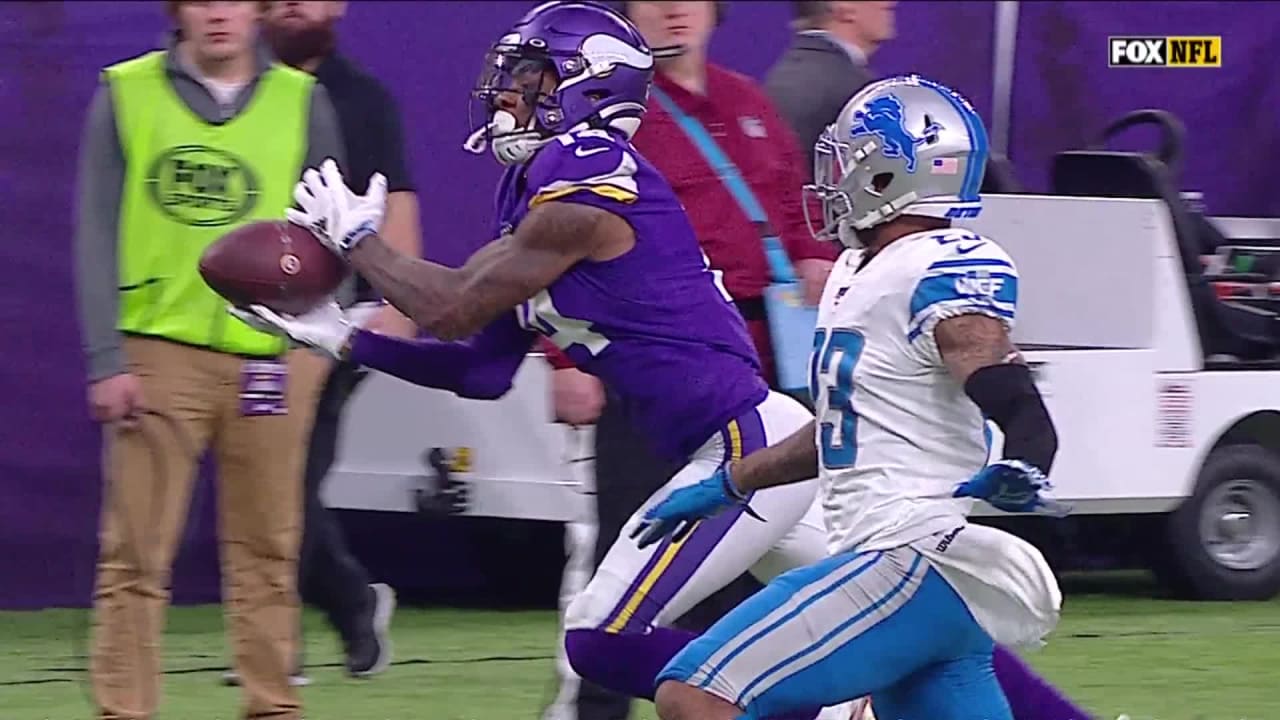 Stefon Diggs beats Darius Slay for outstanding 44-yard grab