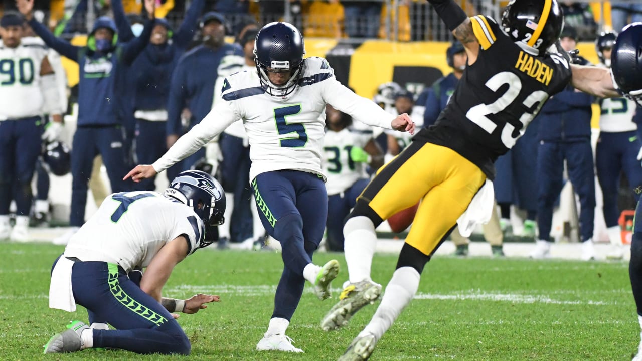 Seattle Seahawks kicker Jason Myers tucks the game-tying 43-yard FG ...