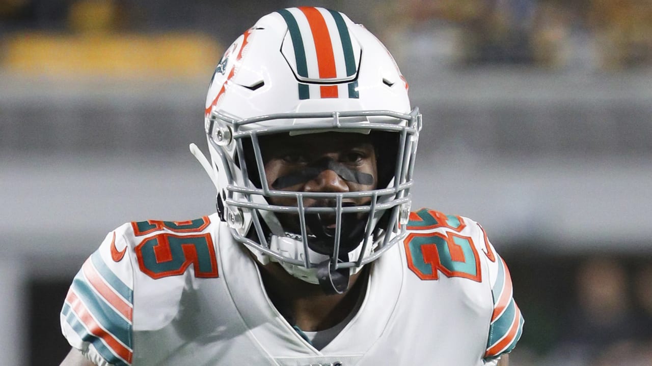 Mike Garafolo: CB Xavien Howard reporting to Miami Dolphins camp, still awaiting new deal