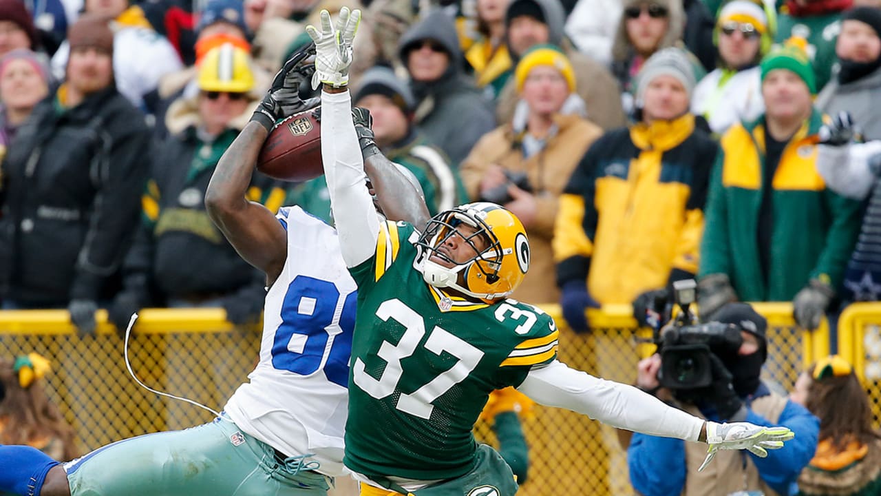 Jones on Dez non-catch: That should have been a catch