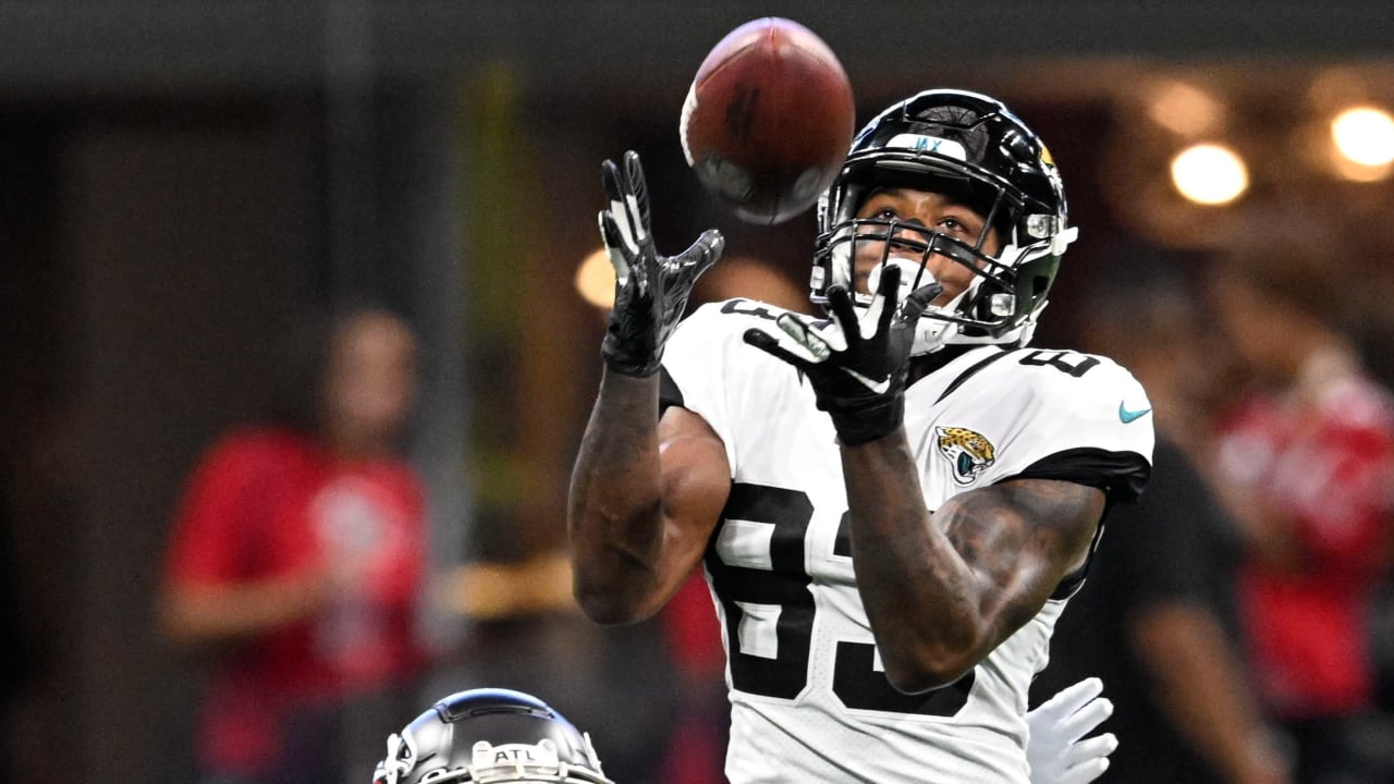 Jacksonville Jaguars quarterback E.J. Perry's rainbow launch hits wide ...