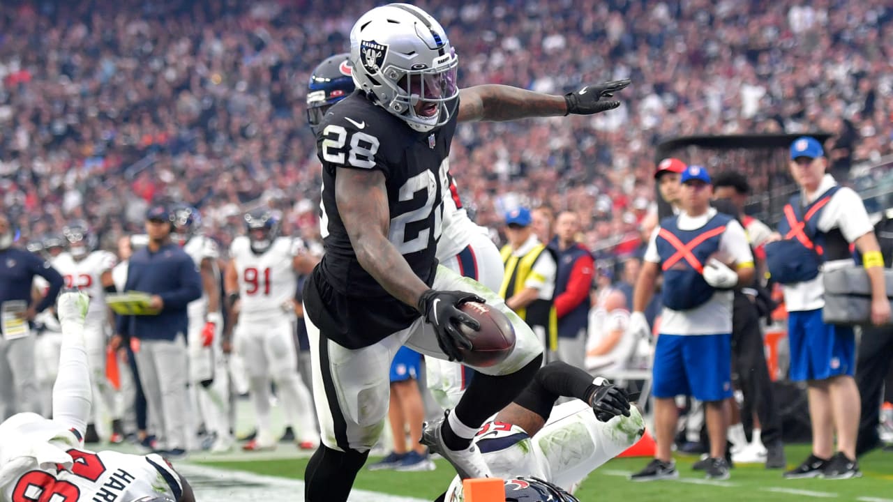 Las Vegas Raiders running back Josh Jacobs switches hands for a nifty ...