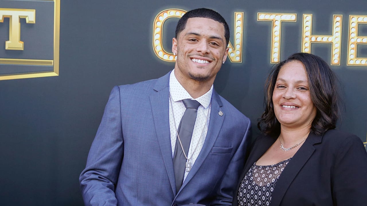 Jets add deep threat Devin Smith at No. 37