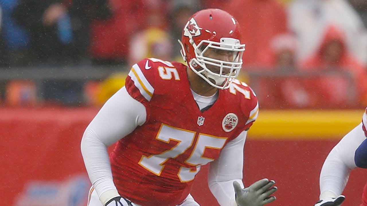 Chiefs sign OL Jah Reid to three-year extension