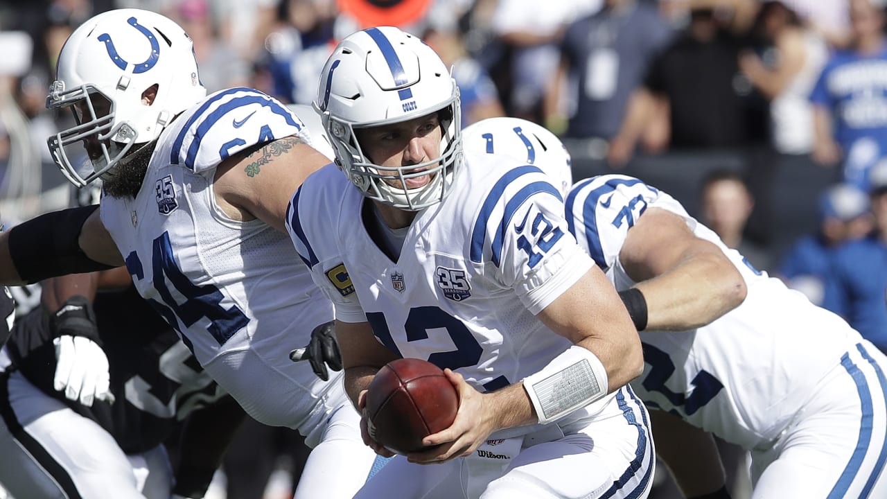Andrew Luck: Colts' O-line is 'doing a heck of a job'