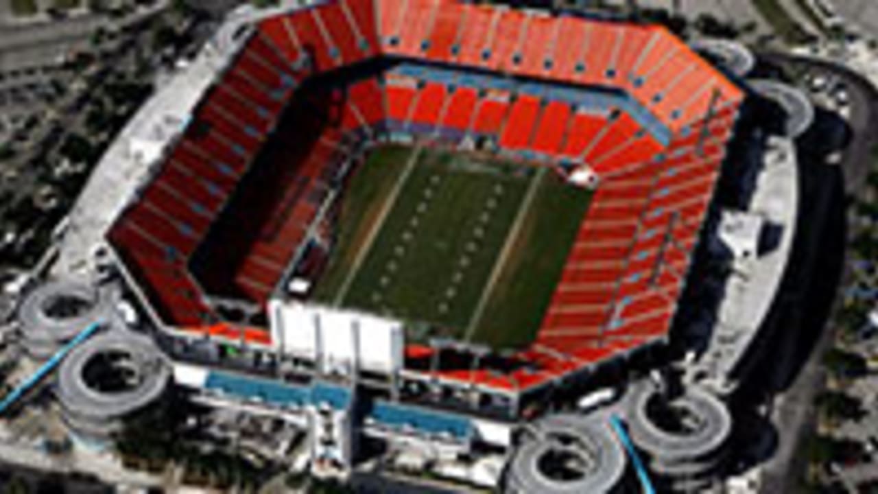 Miami Dolphins' owner pledges $400 million stadium facelift
