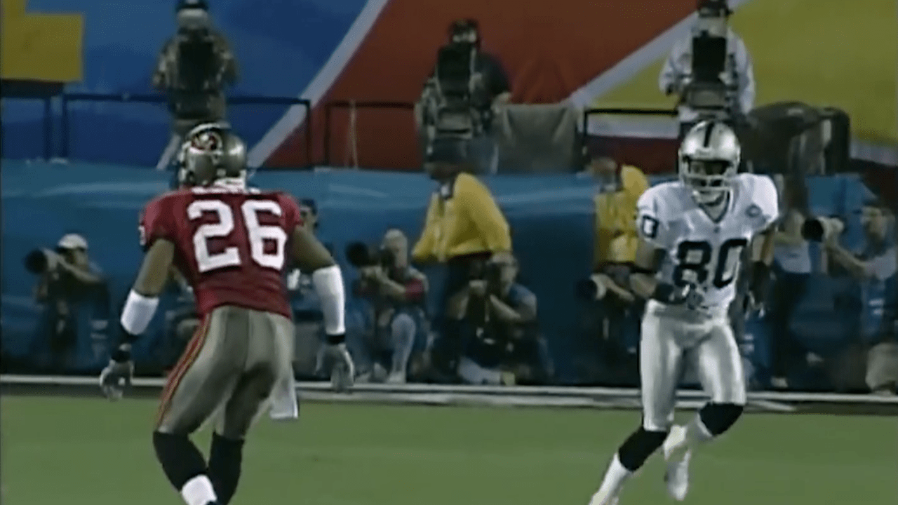 Tampa Bay Buccaneers defensive back Dwight Smith returns Oakland ...