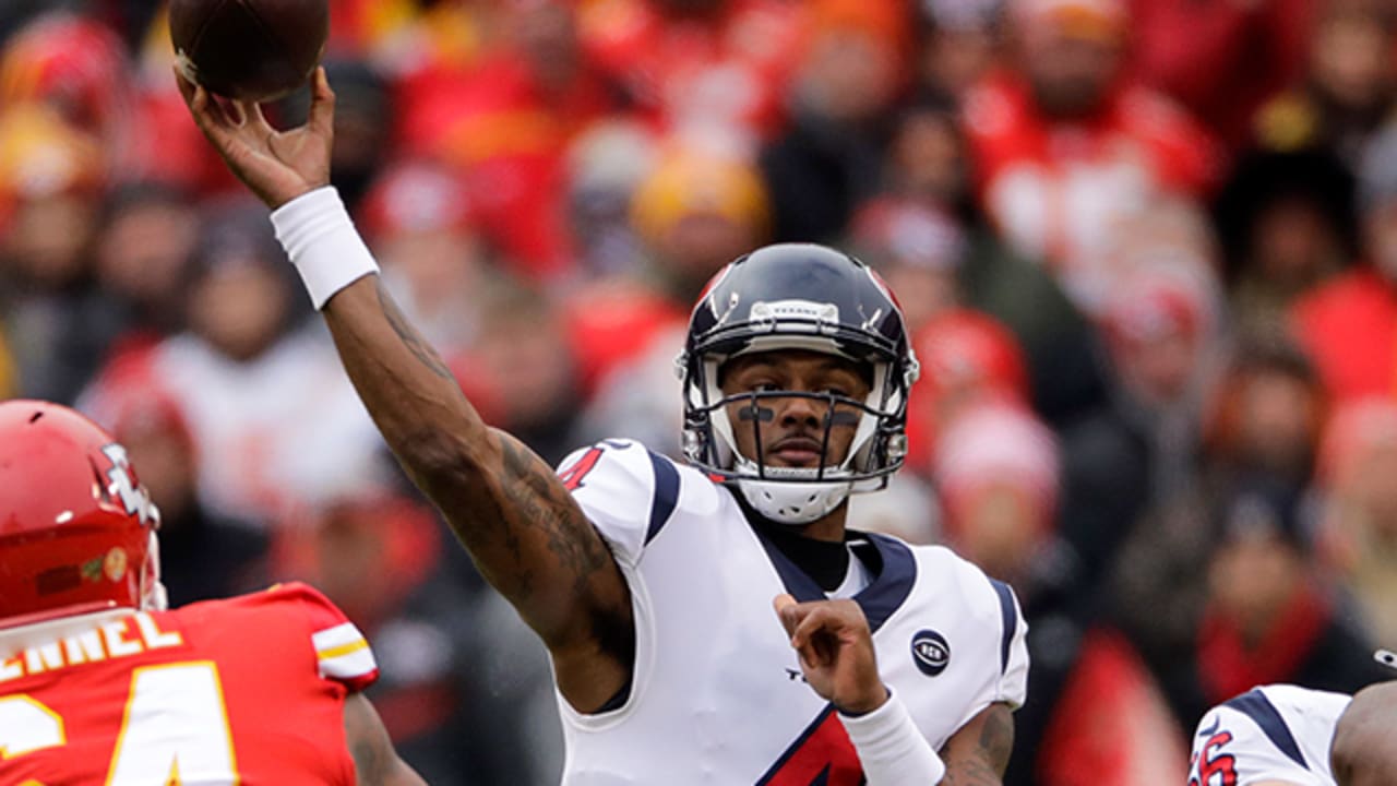 Deshaun Watson lays pinpoint throw in to Will Fuller for 30 yards