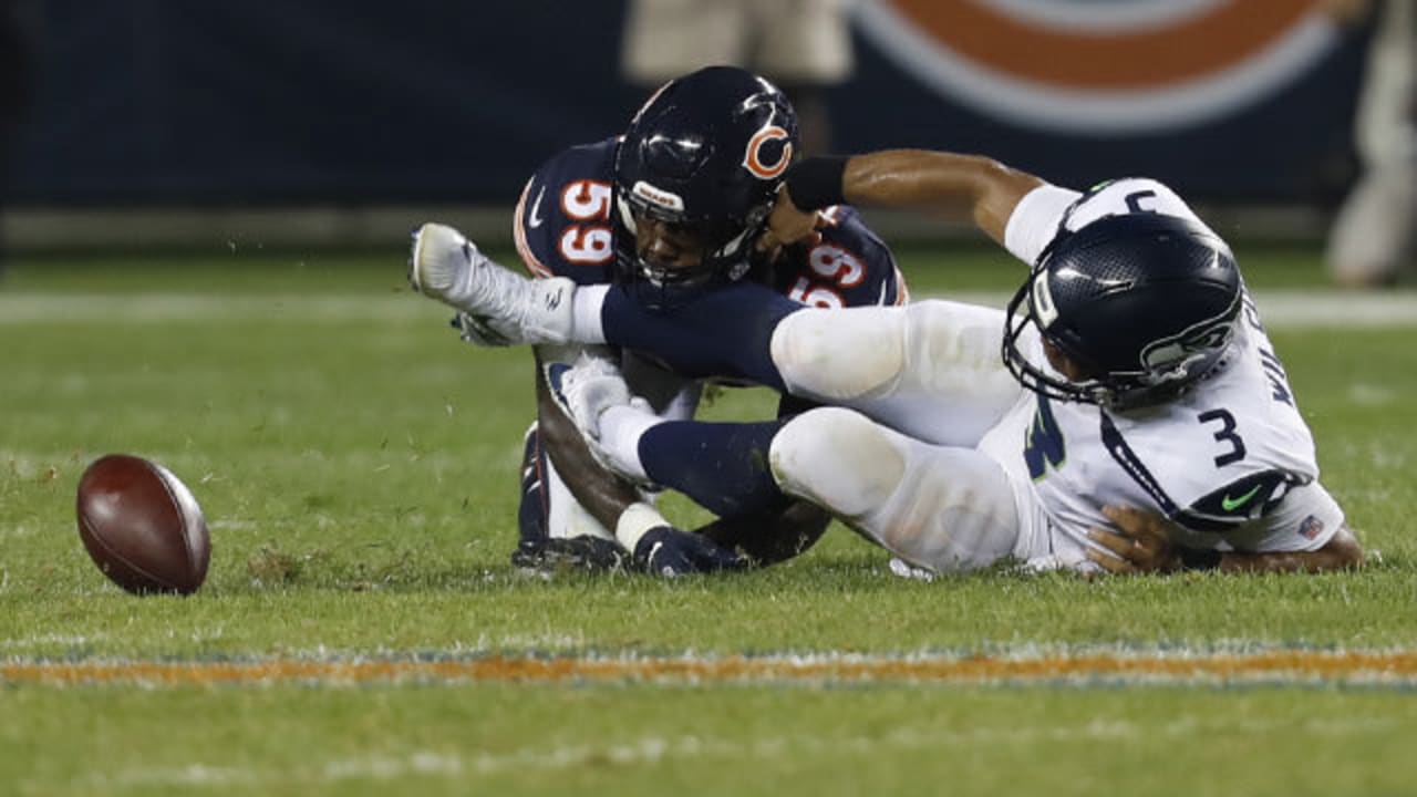 Russell Wilson fumbles ball in frenzy, Leonard Floyd recovers