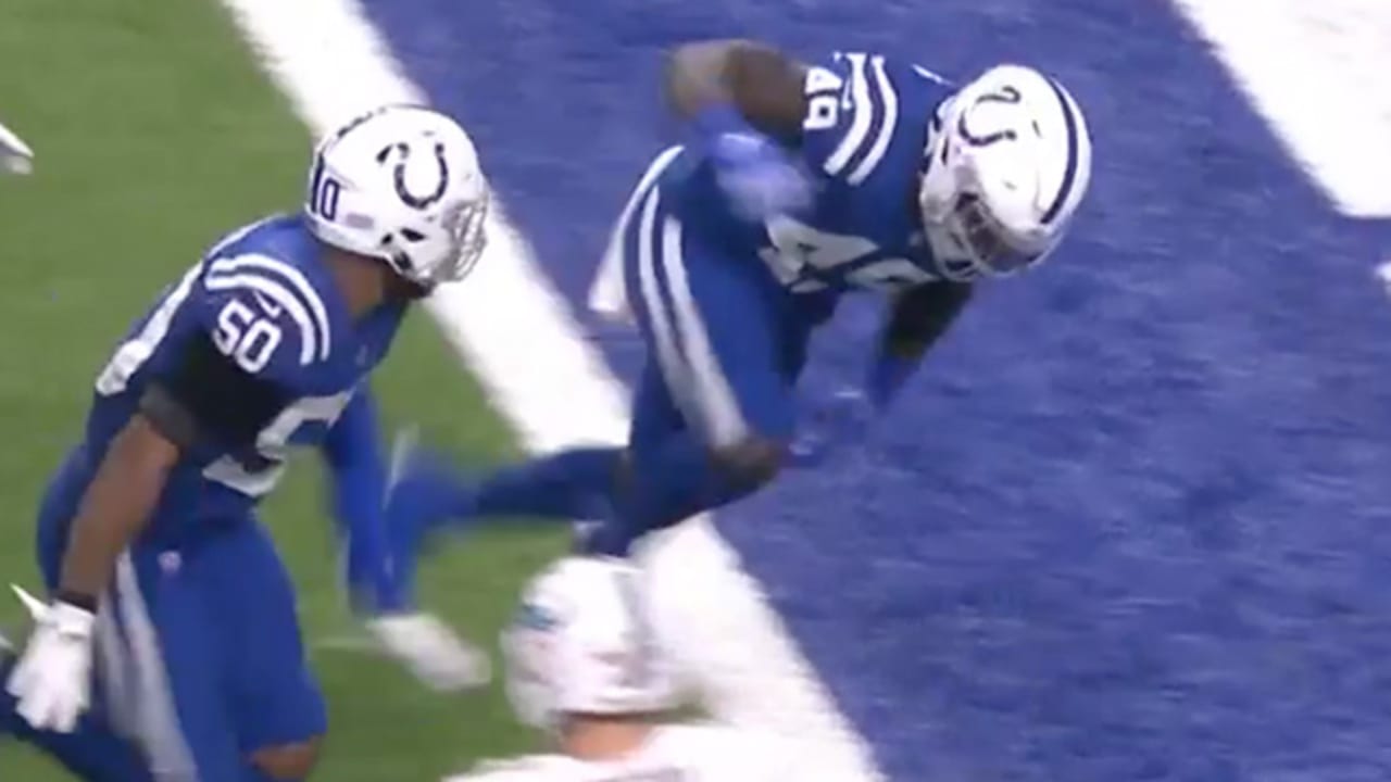 Matthew Adams perfectly reads Dolphins' screen play