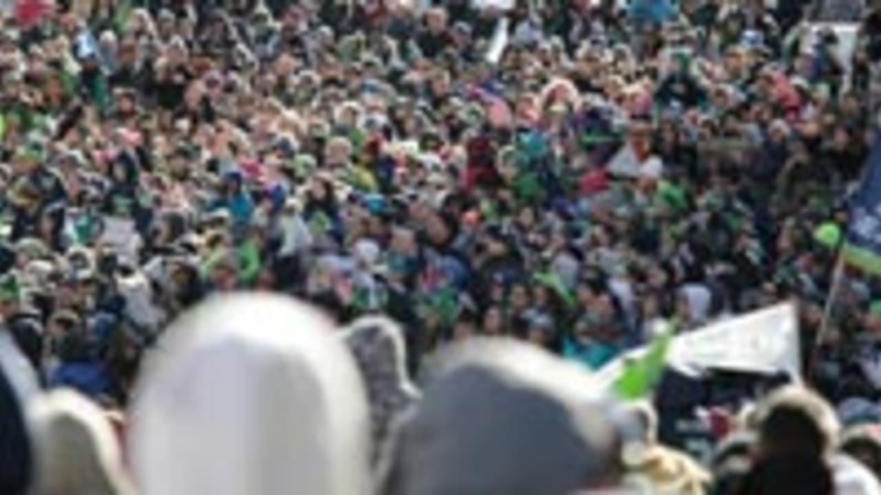 Seahawks fans unite in support of homeless 49ers fan at parade