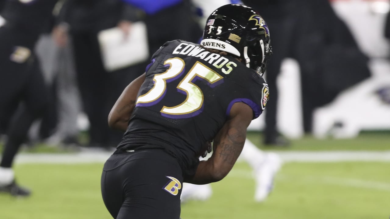 The Gus Bus rolls along! Edwards dodges traffic on 36-yard run