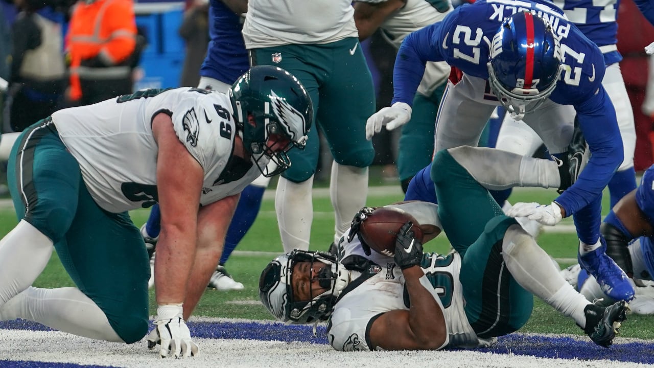 Philadelphia Eagles running back Boston Scott's TD run gets Eagles up ...
