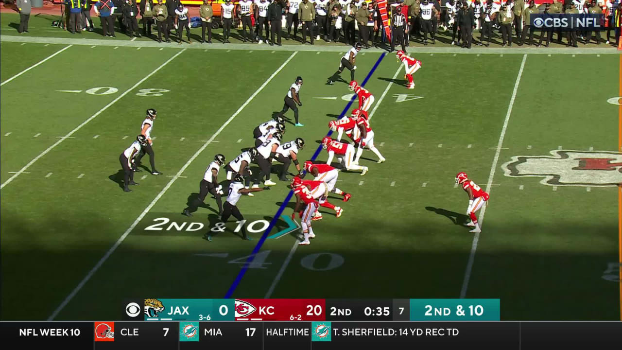 Jacksonville Jaguars wide receiver Marvin Jones lays body out to haul ...