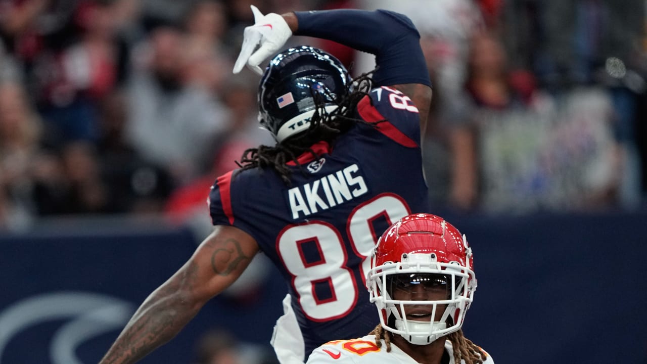 Houston Texans tight end Jordan Akins uses all of his 6-foot-4 frame ...