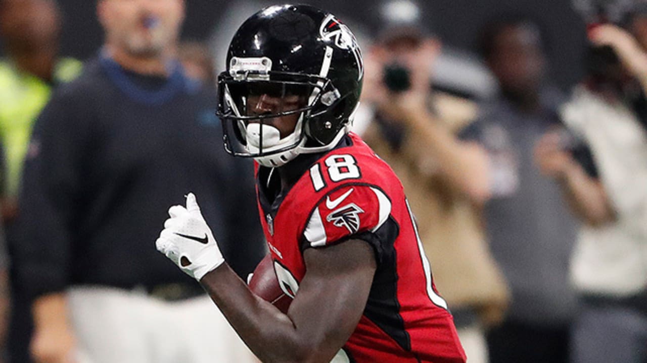 Calvin Ridley speeds away from the defense for 22 yards