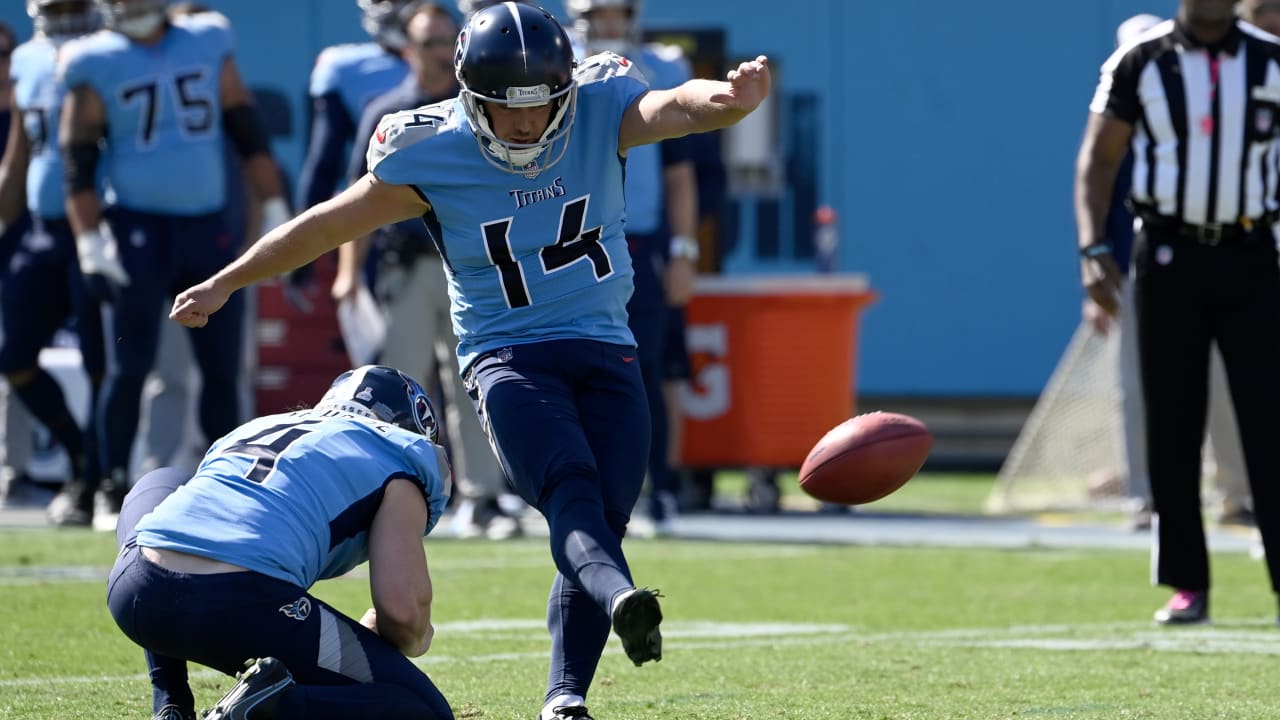 Tennessee Titans kicker Randy Bullock drills a 28-yard FG for his 200th ...