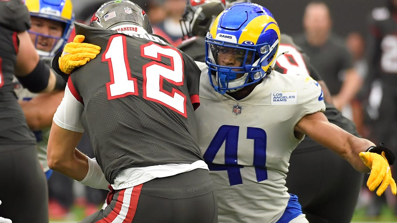 Los Angeles Rams linebacker Kenny Young swings down Tampa Bay ...