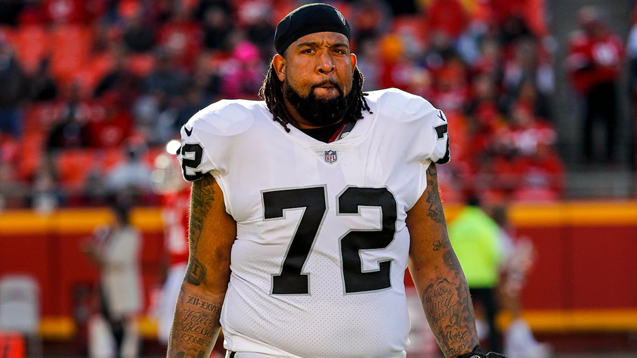 Donald Penn agrees to pay cut to stay with Raiders