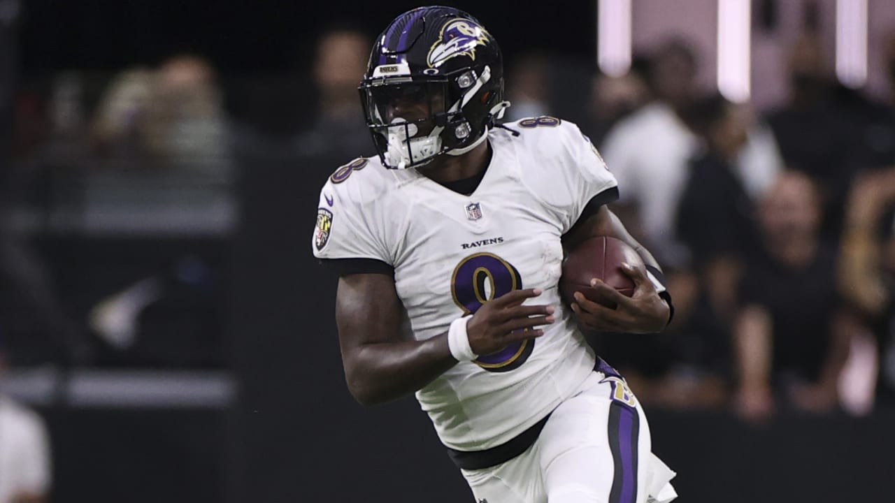 Baltimore Ravens quarterback Lamar Jackson tucks and runs for shifty 18 ...