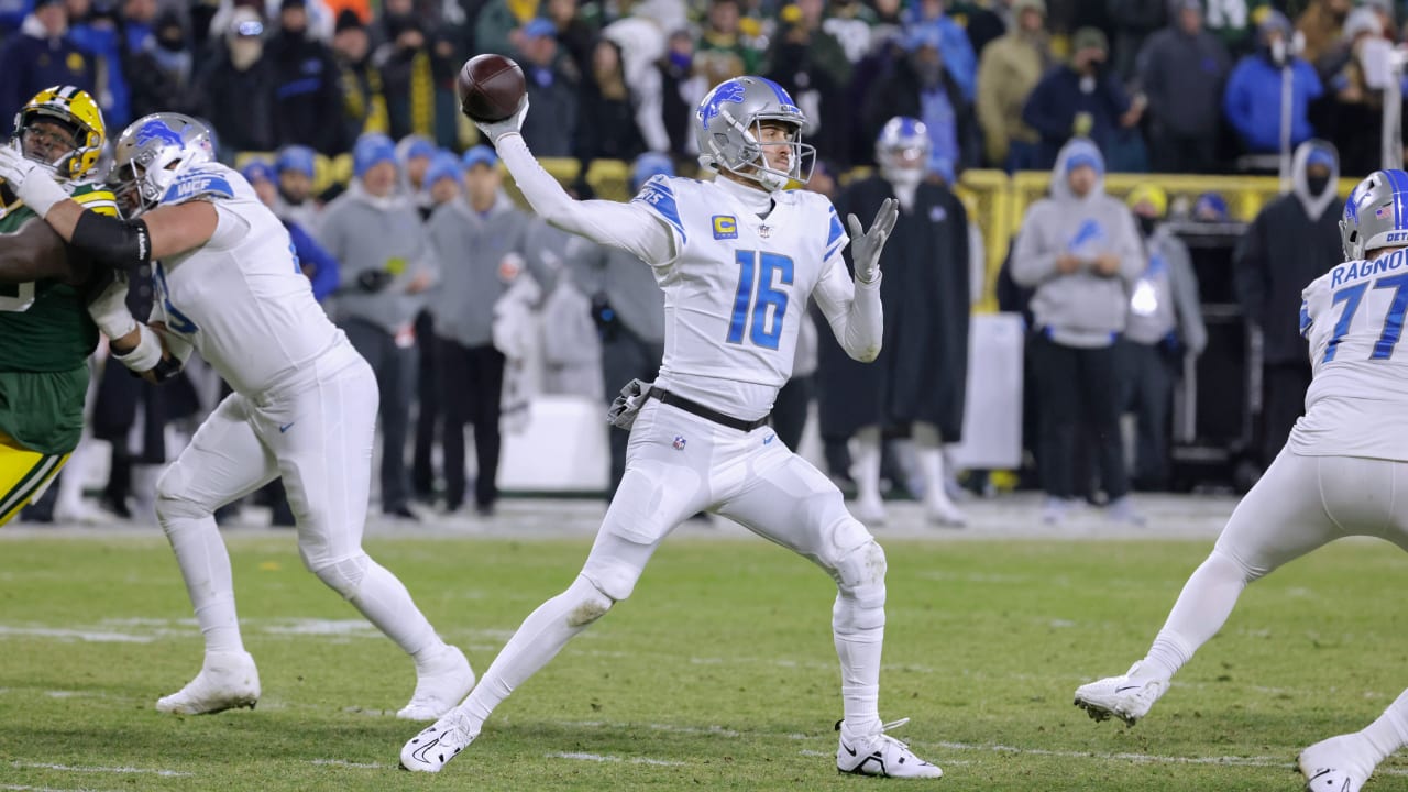 Detroit Lions quarterback Jared Goff dots Lions wide receiver Josh ...