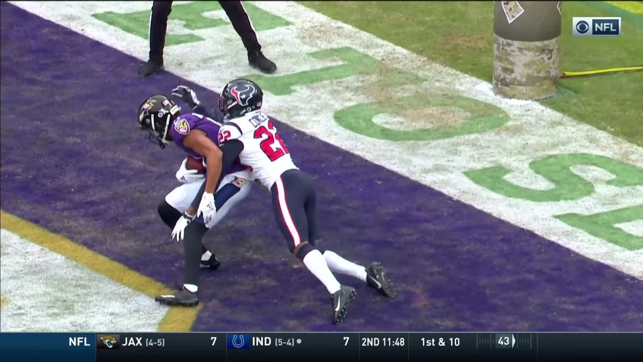 Seth Roberts gets MAJOR air to snag Lamar Jackson's sidearm throw for TD