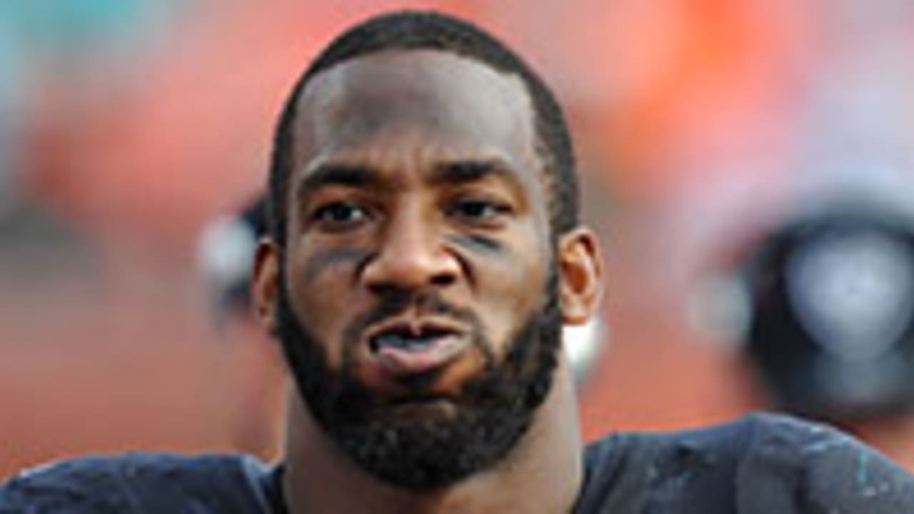 Aaron Curry waived by Oakland Raiders