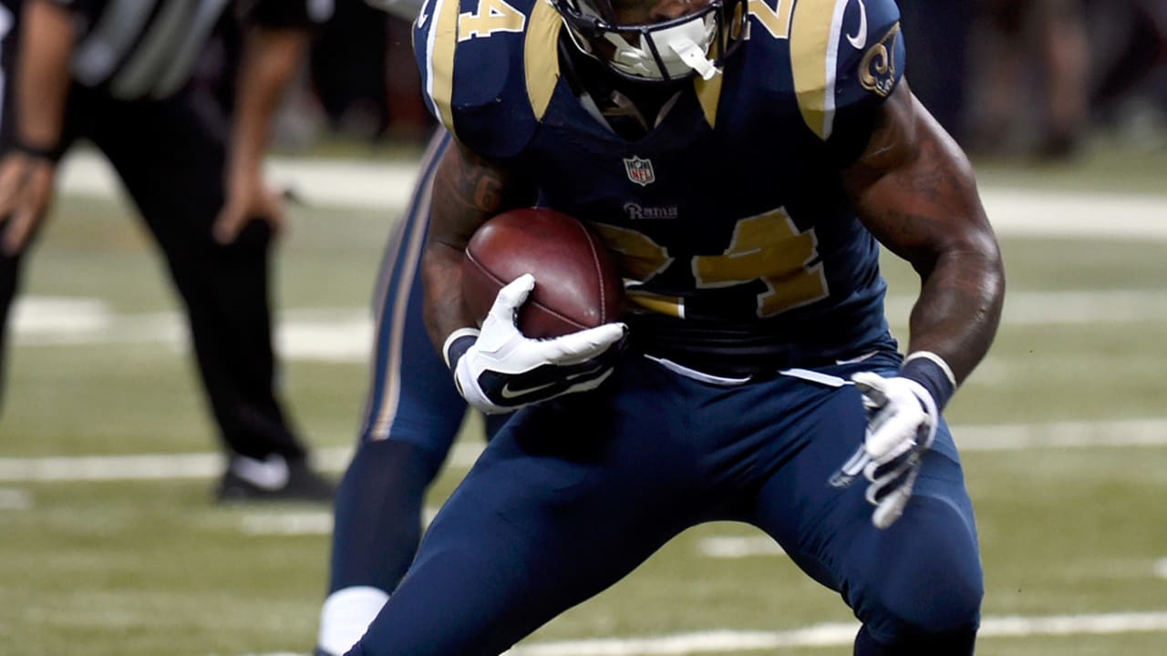 Roundup: Dolphins sign running back Isaiah Pead