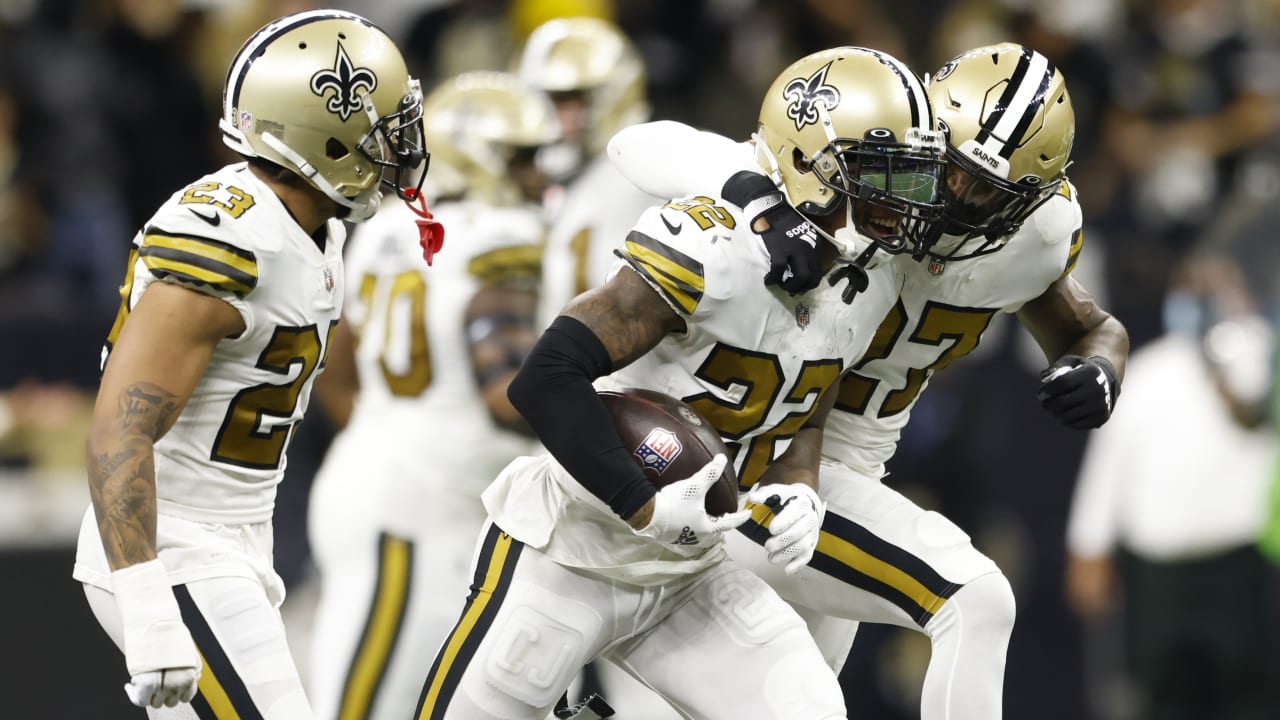 New Orleans Saints safety Chauncey Gardner-Johnson reads the route and ...