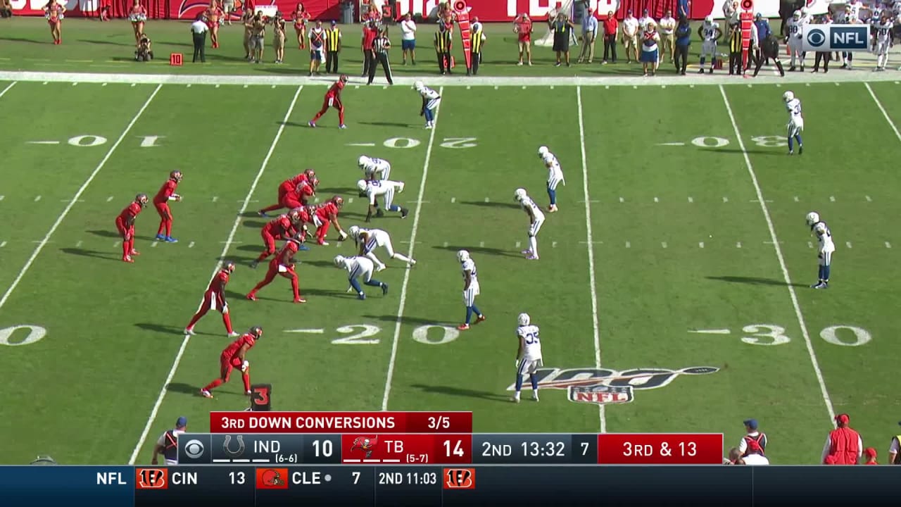 Chris Godwin makes nearly IMPOSSIBLE one-handed catch in traffic