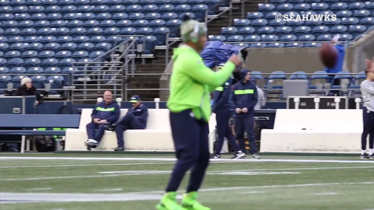 Russell Wilson throwing before Chiefs game