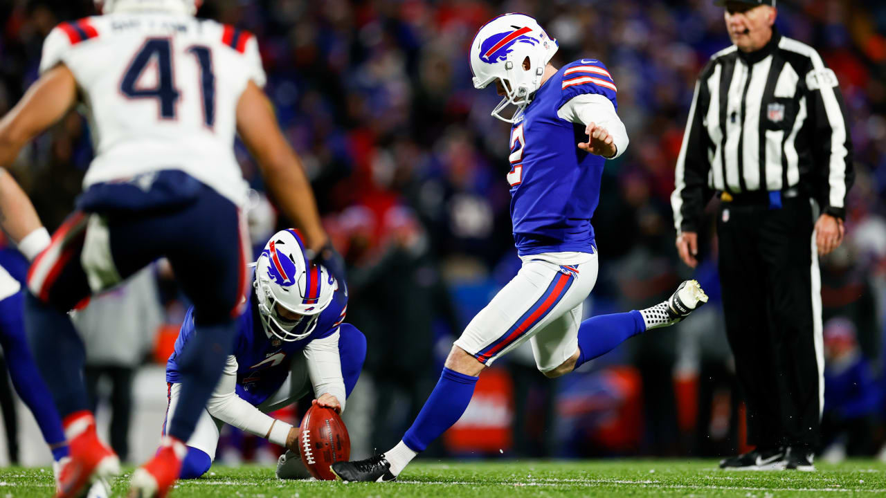 Buffalo Bills kicker Tyler Bass sneaks 35-yard FG inside of upright