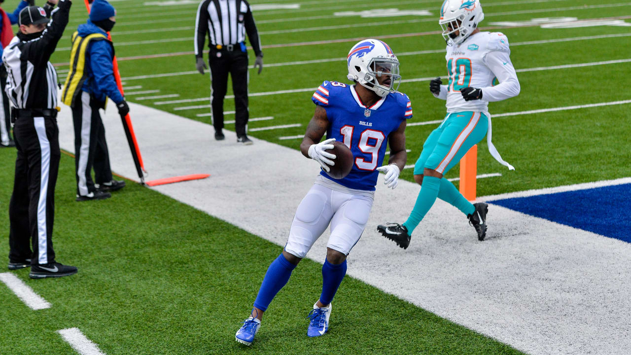 Buffalo Bills quarterback Josh Allen lofts uncontested TD toss to wide ...