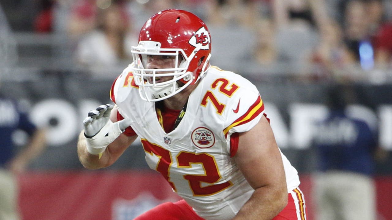 Chiefs' Eric Fisher loses left tackle job
