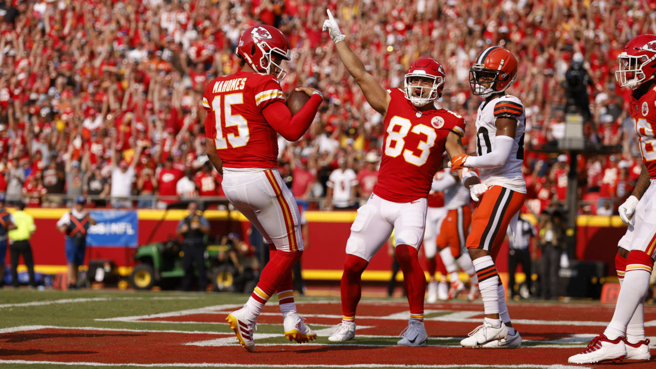 Kansas City Chiefs quarterback Mahomes' moves send defenders to the ...