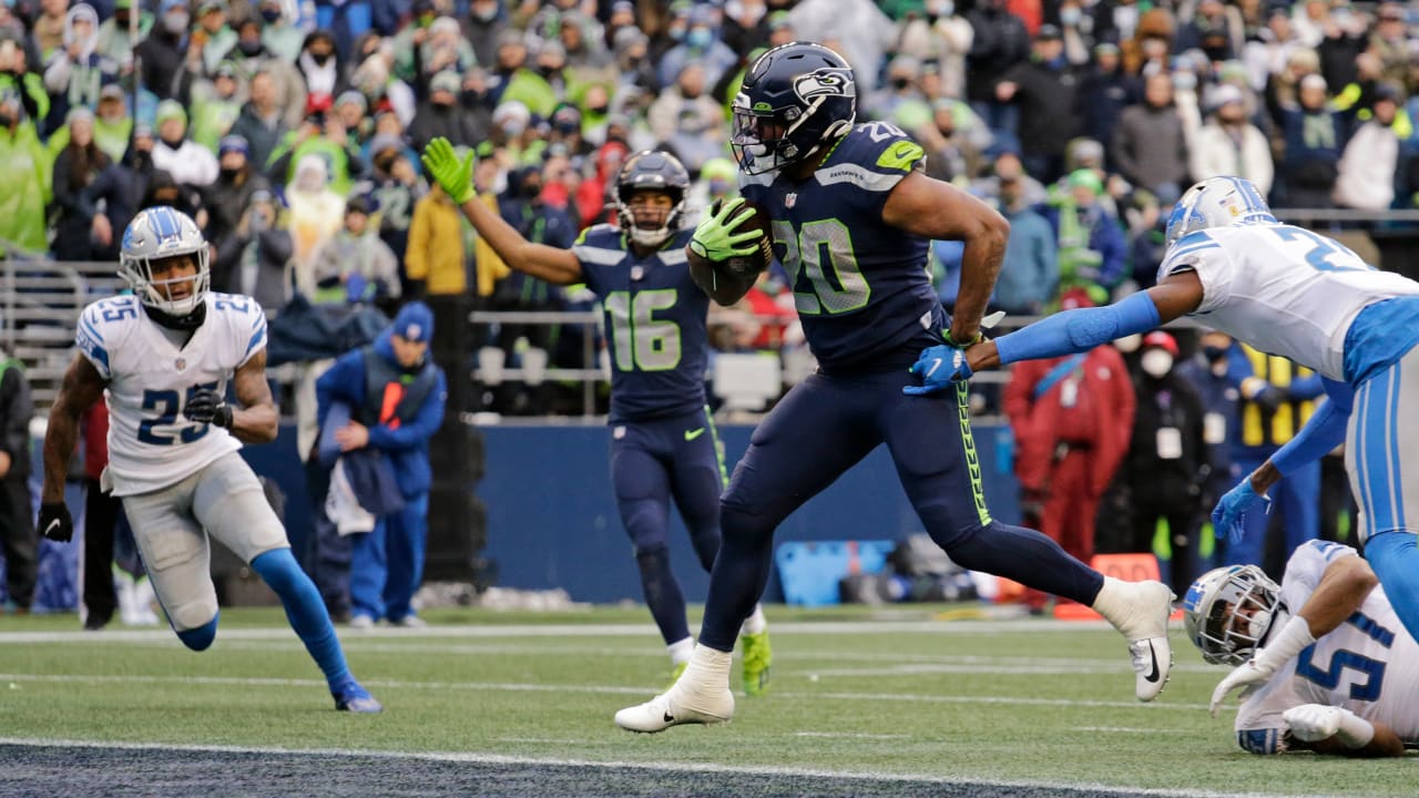 Seattle Seahawks wide receiver Tyler Lockett wins race to corner for TD