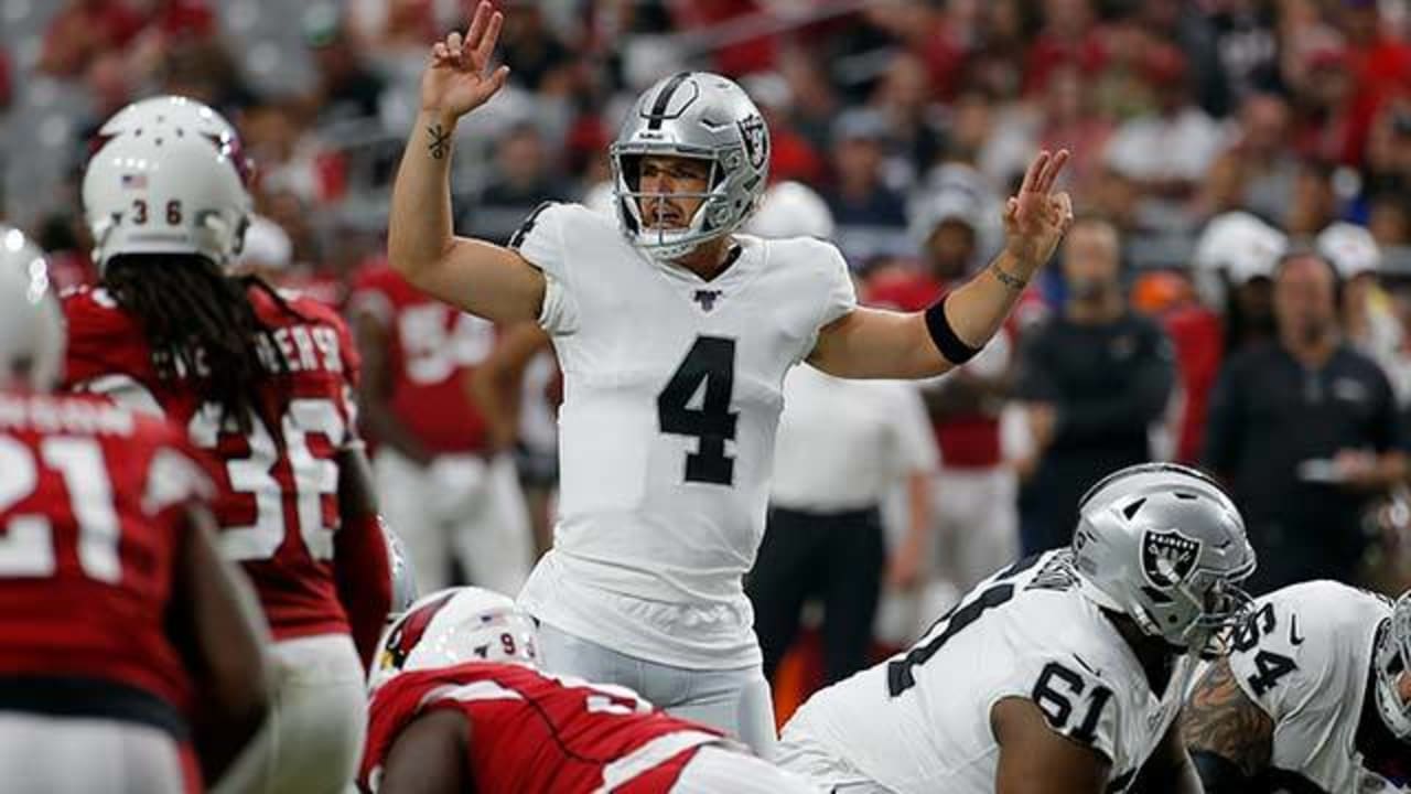 Oakland Raiders quarterback Derek Carr calls a unique audible in game ...
